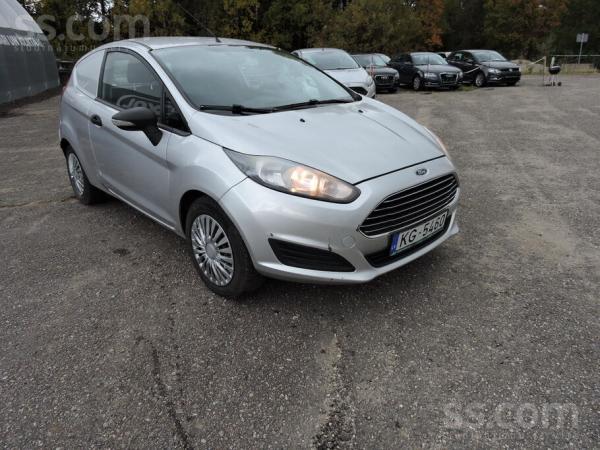 Ford Fiesta 2016 in Cesis on AUTOMOTO.COM.LV Grey Ford Fiesta 2016 in Cesis, with an engine capacity of 1.50 L and mileage of 305 thousand km for 1300 €, photo 3 on AUTOMOTO.COM.LV