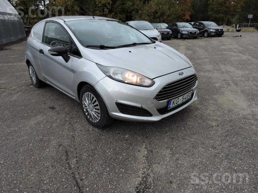 Pelēks Ford Fiesta 2016 Cēsis, ar dzinēja tilpumu 1.50 L un nobraukumu 305 tūkst. km par 1300 €, foto 3 vietnē AUTOMOTO.COM.LV