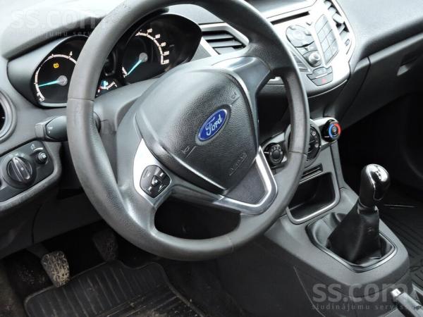 Ford Fiesta 2016 in Cesis on AUTOMOTO.COM.LV Grey Ford Fiesta 2016 in Cesis, with an engine capacity of 1.50 L and mileage of 305 thousand km for 1300 €, photo 6 on AUTOMOTO.COM.LV
