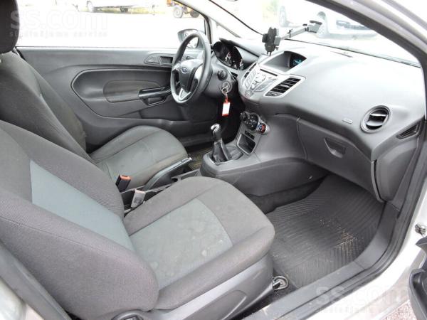 Ford Fiesta 2016 in Cesis on AUTOMOTO.COM.LV Grey Ford Fiesta 2016 in Cesis, with an engine capacity of 1.50 L and mileage of 350 thousand km for 1300 €, photo 4 on AUTOMOTO.COM.LV