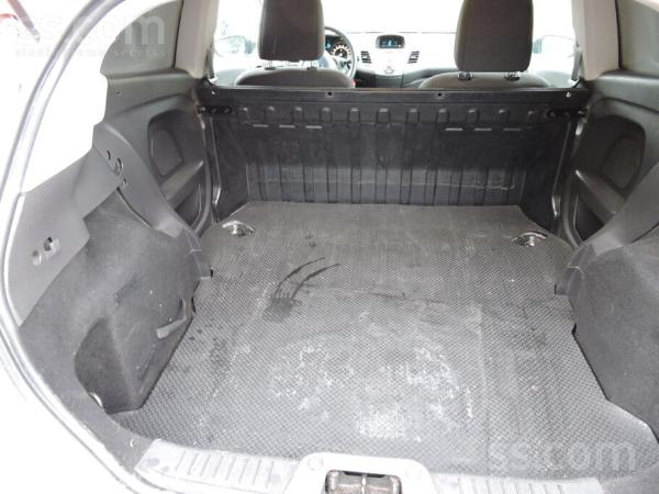 Ford Fiesta 2016 in Cesis on AUTOMOTO.COM.LV Grey Ford Fiesta 2016 in Cesis, with an engine capacity of 1.50 L and mileage of 187 thousand km for 1300 €, photo 5 on AUTOMOTO.COM.LV