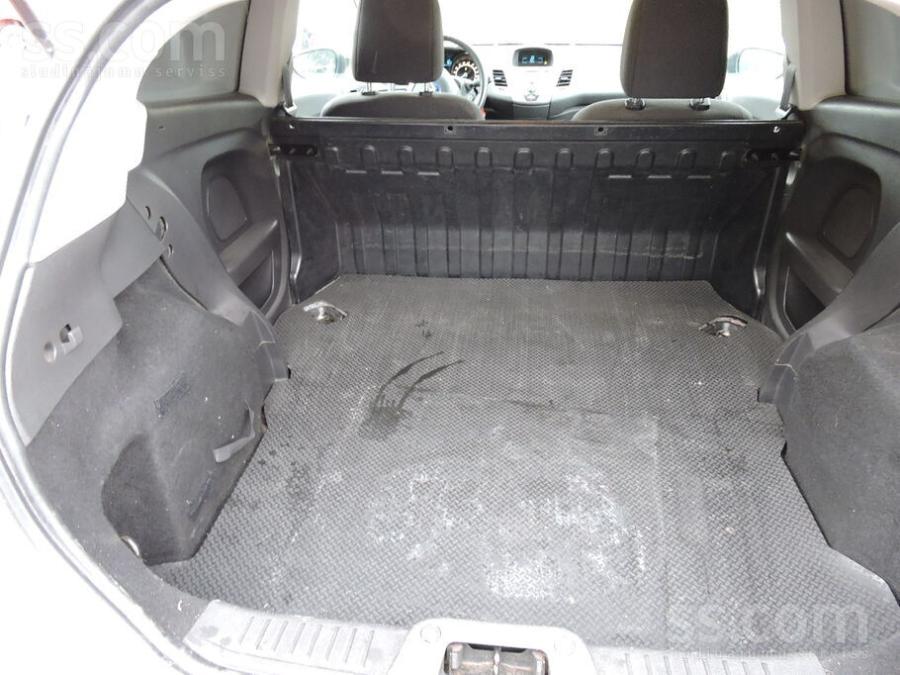 Pelēks Ford Fiesta 2016 Cēsis, ar dzinēja tilpumu 1.50 L un nobraukumu 187 tūkst. km par 1300 €, foto 5 vietnē AUTOMOTO.COM.LV