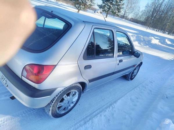 Grey Ford Fiesta 2001 in Panevezys, with an engine capacity of 1.75 L and mileage of 215 thousand km for 950 €, photo 5 on AUTOMOTO.COM.LV