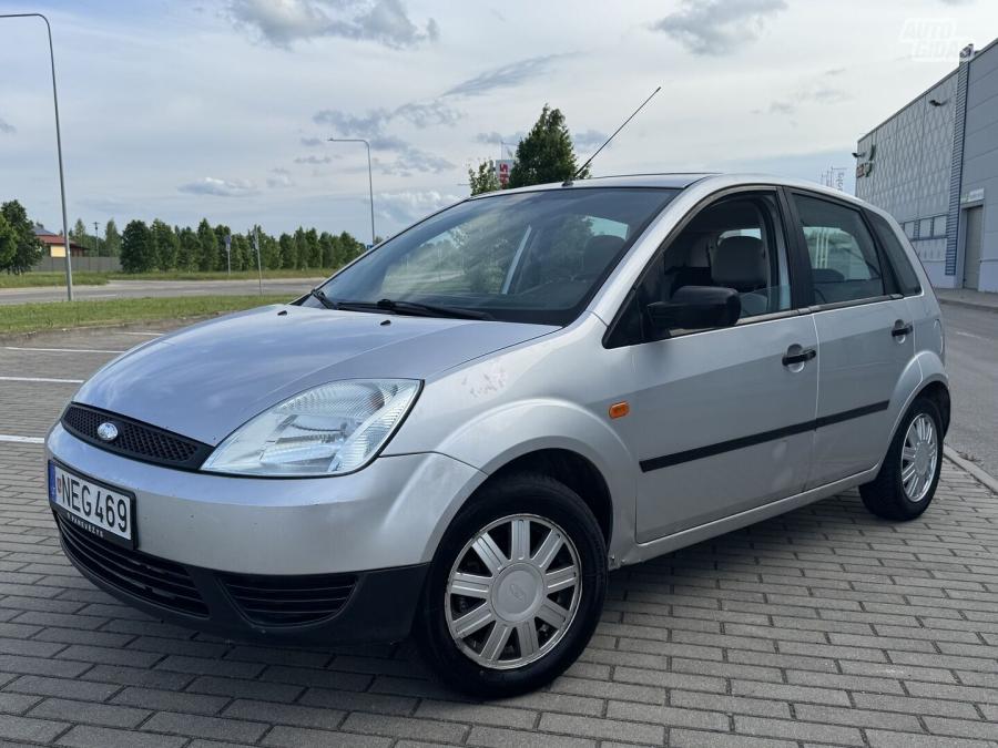 Pelēks Ford Fiesta 2002 Panevēža, ar dzinēja tilpumu 1.40 L un nobraukumu 307 tūkst. km par 640 €, foto 4 vietnē AUTOMOTO.COM.LV