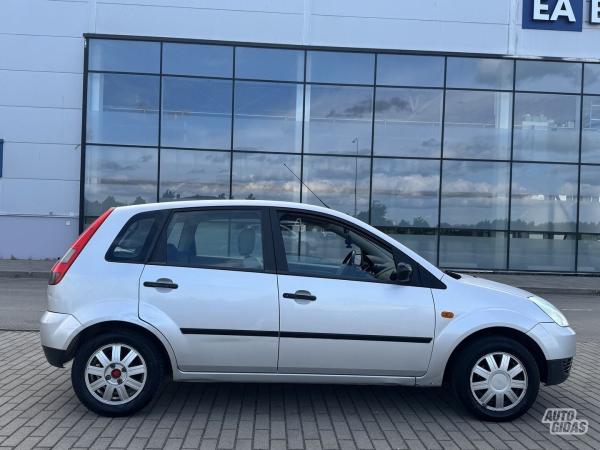 Grey Ford Fiesta 2002 in Panevezys, with an engine capacity of 1.40 L and mileage of 307 thousand km for 640 €, photo 4 on AUTOMOTO.COM.LV