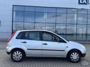 Pelēks Ford Fiesta 2002 Panevēža, ar dzinēja tilpumu 1.40 L un nobraukumu 307 tūkst. km par 640 €, foto 5 vietnē AUTOMOTO.COM.LV
