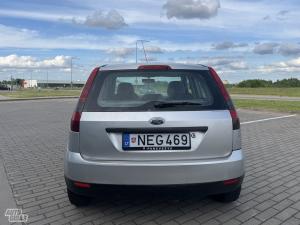Pelēks Ford Fiesta 2002 Panevēža, ar dzinēja tilpumu 1.40 L un nobraukumu 307 tūkst. km par 640 €, foto 9 vietnē AUTOMOTO.COM.LV