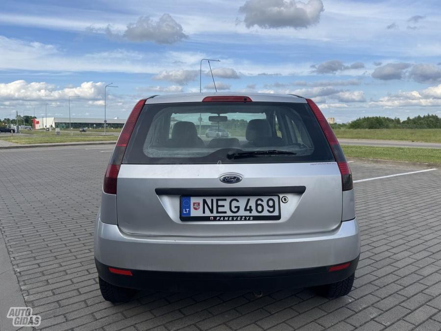 Pelēks Ford Fiesta 2002 Panevēža, ar dzinēja tilpumu 1.40 L un nobraukumu 307 tūkst. km par 640 €, foto 9 vietnē AUTOMOTO.COM.LV
