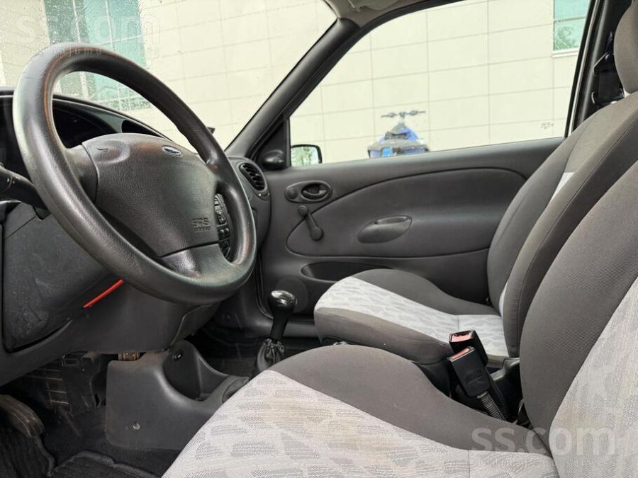 Grey Ford Fiesta 2002 in Riga, with an engine capacity of 1.30 L and mileage of 0 thousand km for 1200 €, photo 5 on AUTOMOTO.COM.LV
