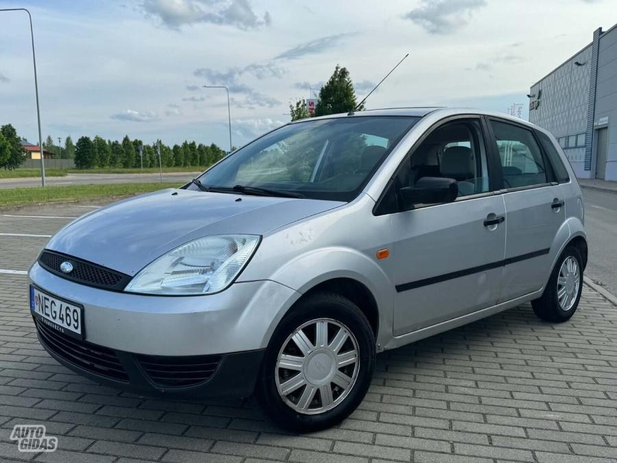 Grey Ford Fiesta 2002 in Panevezys, with an engine capacity of 1.40 L and mileage of 306 thousand km for 555 €, photo 4 on AUTOMOTO.COM.LV