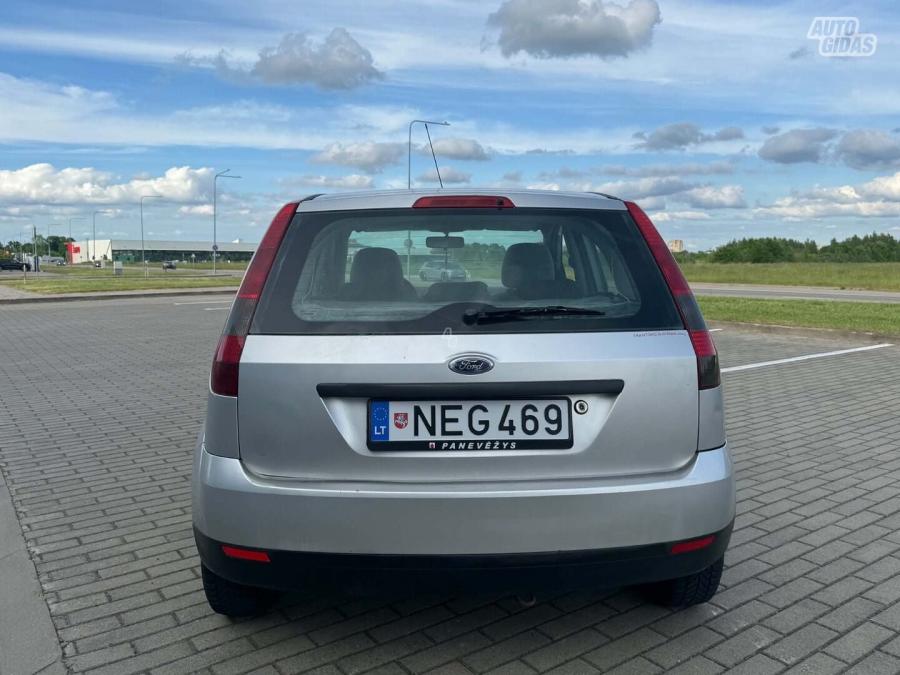 Grey Ford Fiesta 2002 in Panevezys, with an engine capacity of 1.40 L and mileage of 306 thousand km for 555 €, photo 9 on AUTOMOTO.COM.LV
