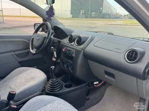 Grey Ford Fiesta 2002 in Panevezys, with an engine capacity of 1.40 L and mileage of 306 thousand km for 555 €, photo 12 on AUTOMOTO.COM.LV
