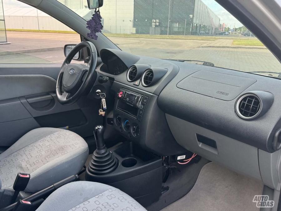 Grey Ford Fiesta 2002 in Panevezys, with an engine capacity of 1.40 L and mileage of 306 thousand km for 555 €, photo 12 on AUTOMOTO.COM.LV
