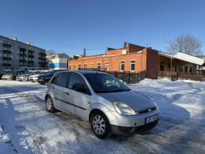 Pelēks Ford Fiesta 2002 Ventspils, ar dzinēja tilpumu 1.40 L un nobraukumu 324 tūkst. km par 990 €, foto 3 vietnē AUTOMOTO.COM.LV