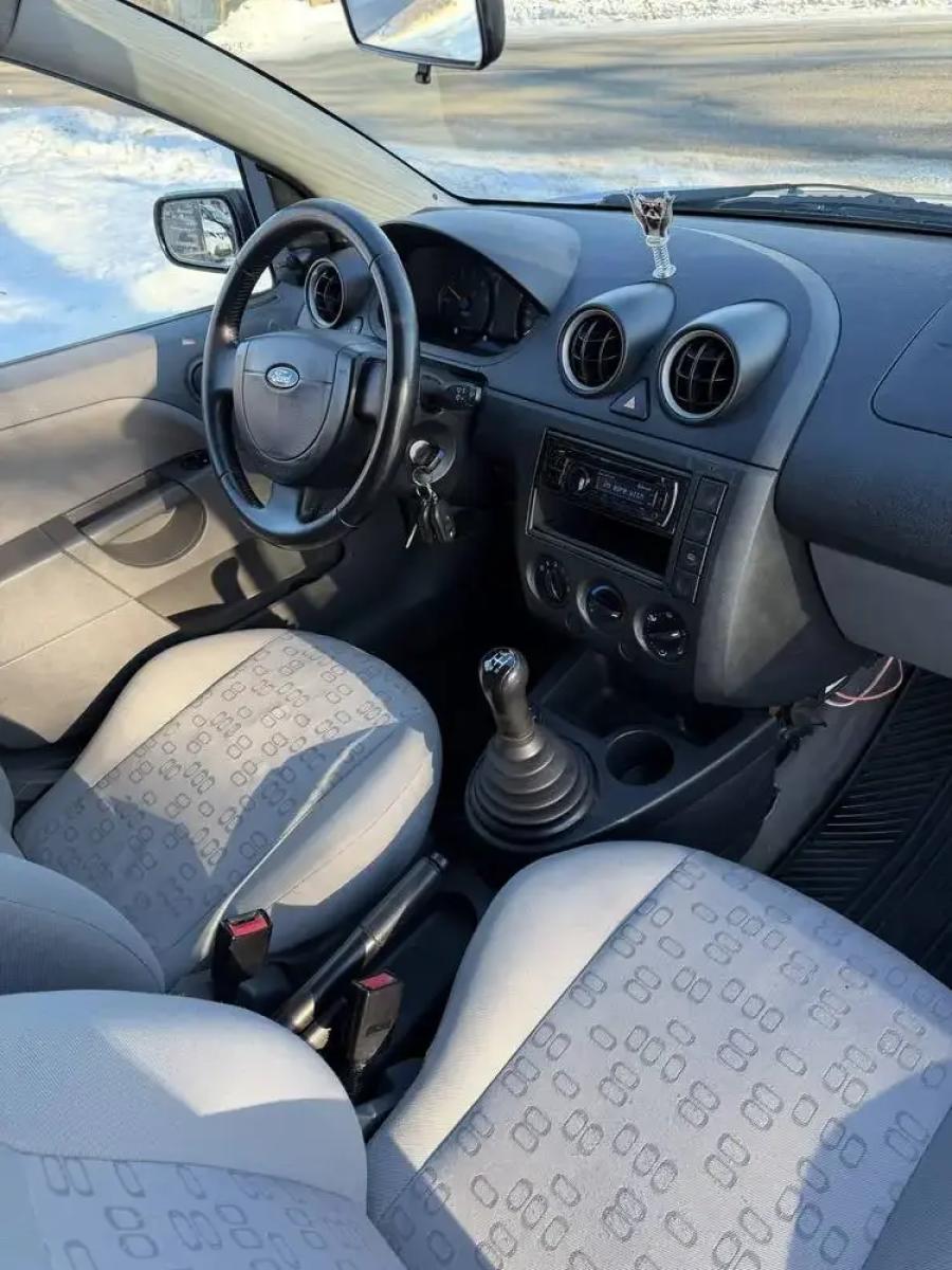 Pelēks Ford Fiesta 2002 Ventspils, ar dzinēja tilpumu 1.40 L un nobraukumu 324 tūkst. km par 990 €, foto 12 vietnē AUTOMOTO.COM.LV