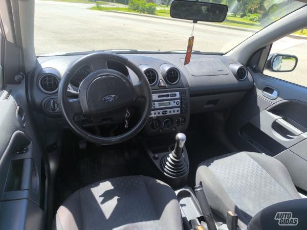 Pelēks Ford Fiesta 2003 Gargždai, ar dzinēja tilpumu 1.40 L un nobraukumu 114 tūkst. km par 850 €, foto 5 vietnē AUTOMOTO.COM.LV