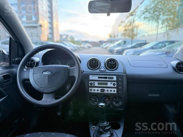 Pelēks Ford Fiesta 2003 Rīga, ar dzinēja tilpumu 1.40 L un nobraukumu 0 tūkst. km par 1700 €, foto 6 vietnē AUTOMOTO.COM.LV
