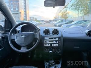 Pelēks Ford Fiesta 2003 Rīga, ar dzinēja tilpumu 1.40 L un nobraukumu 0 tūkst. km par 1700 €, foto 6 vietnē AUTOMOTO.COM.LV