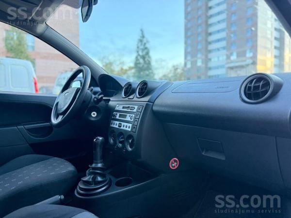 Pelēks Ford Fiesta 2003 Rīga, ar dzinēja tilpumu 1.40 L un nobraukumu 0 tūkst. km par 1700 €, foto 8 vietnē AUTOMOTO.COM.LV