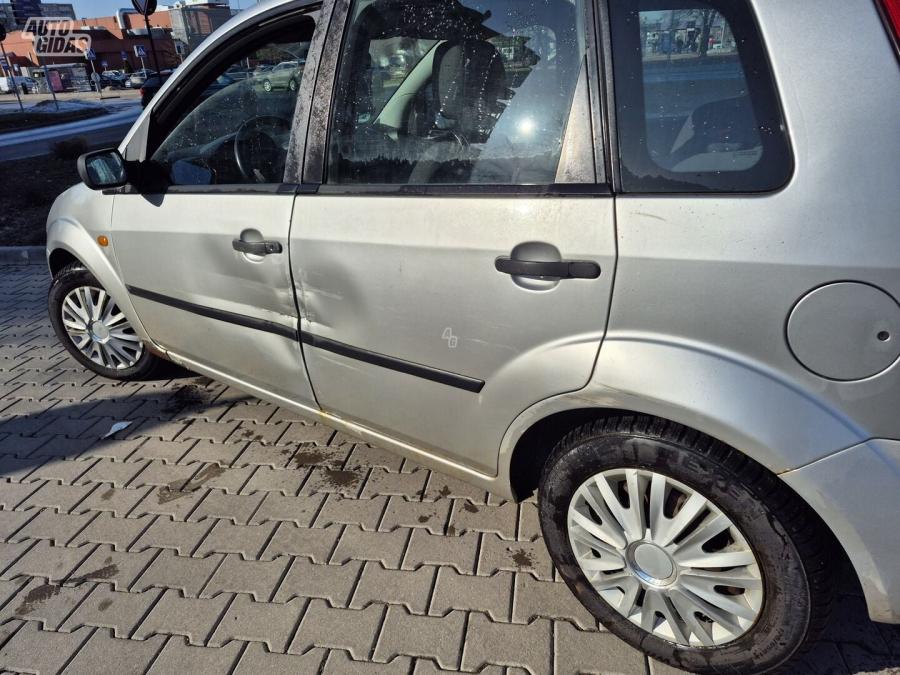 Grey Ford Fiesta 2004 in Vilnius, with an engine capacity of 1.30 L and mileage of 195 thousand km for 650 €, photo 5 on AUTOMOTO.COM.LV