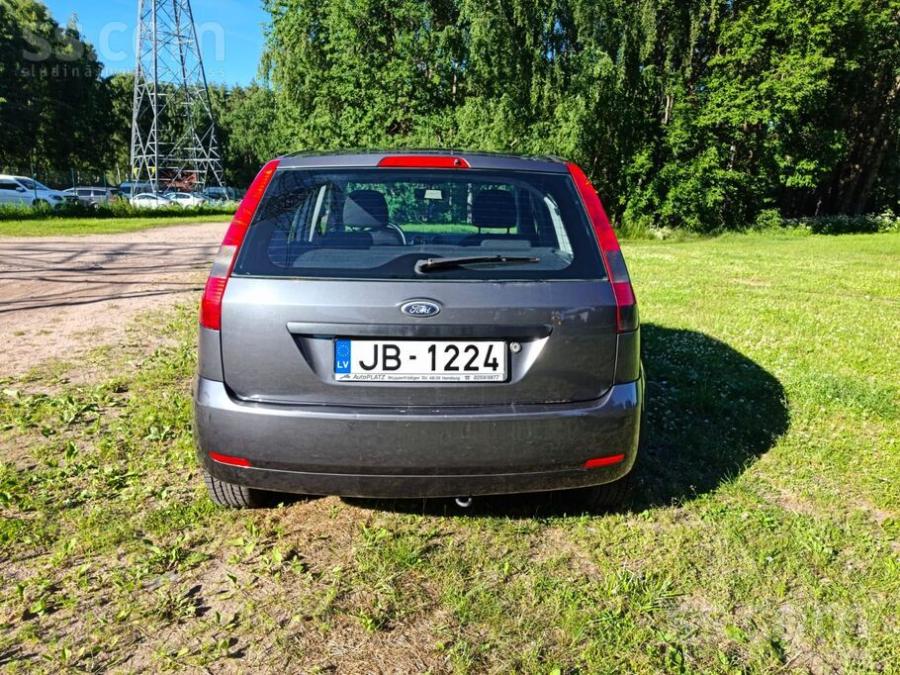 Pelēks Ford Fiesta 2004 Rīga, ar dzinēja tilpumu 1.40 L un nobraukumu 296 tūkst. km par 1100 €, foto 4 vietnē AUTOMOTO.COM.LV