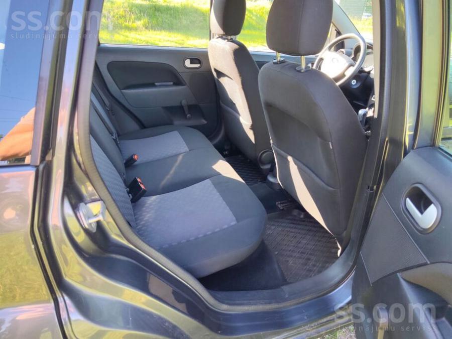 Pelēks Ford Fiesta 2004 Rīga, ar dzinēja tilpumu 1.40 L un nobraukumu 296 tūkst. km par 1100 €, foto 6 vietnē AUTOMOTO.COM.LV