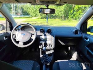 Pelēks Ford Fiesta 2004 Rīga, ar dzinēja tilpumu 1.40 L un nobraukumu 296 tūkst. km par 1100 €, foto 7 vietnē AUTOMOTO.COM.LV