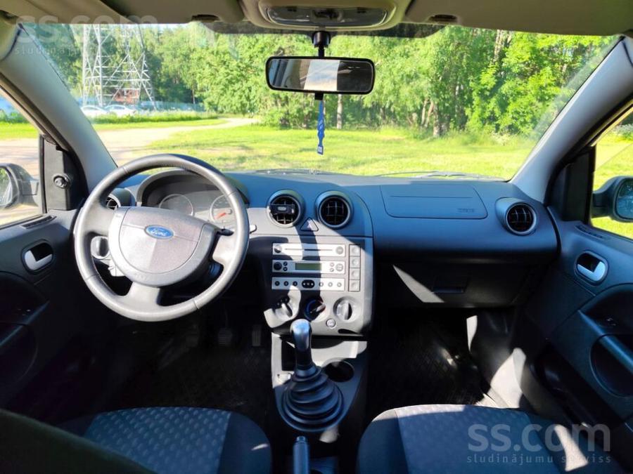 Pelēks Ford Fiesta 2004 Rīga, ar dzinēja tilpumu 1.40 L un nobraukumu 296 tūkst. km par 1100 €, foto 7 vietnē AUTOMOTO.COM.LV