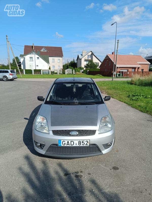 Grey Ford Fiesta 2004 in Kaunas, with an engine capacity of 1.40 L and mileage of 256 thousand km for 1150 €, photo 2 on AUTOMOTO.COM.LV