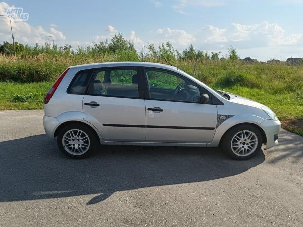 Grey Ford Fiesta 2004 in Kaunas, with an engine capacity of 1.40 L and mileage of 256 thousand km for 1150 €, photo 4 on AUTOMOTO.COM.LV