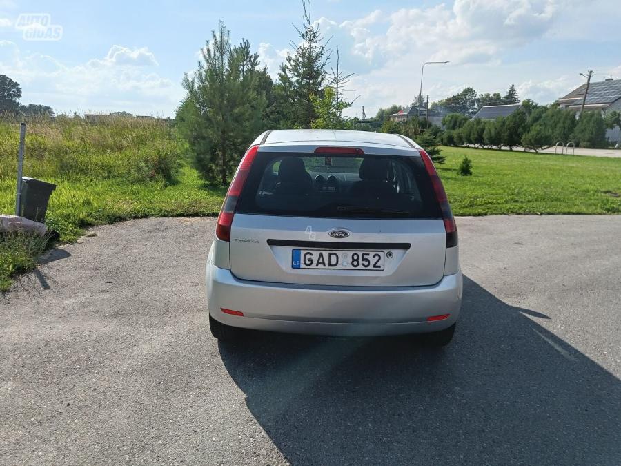 Pelēks Ford Fiesta 2004 Kauņa, ar dzinēja tilpumu 1.40 L un nobraukumu 256 tūkst. km par 1150 €, foto 7 vietnē AUTOMOTO.COM.LV
