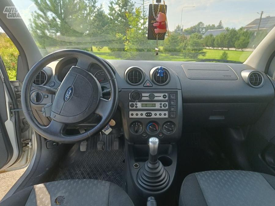 Pelēks Ford Fiesta 2004 Kauņa, ar dzinēja tilpumu 1.40 L un nobraukumu 256 tūkst. km par 1150 €, foto 11 vietnē AUTOMOTO.COM.LV