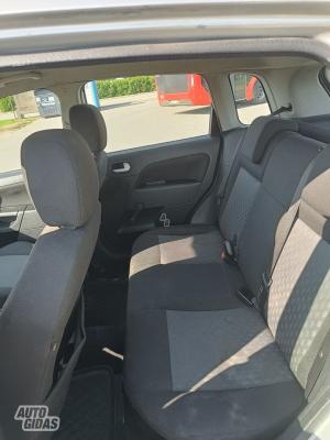 Pelēks Ford Fiesta 2004 Kauņa, ar dzinēja tilpumu 1.40 L un nobraukumu 256 tūkst. km par 1150 €, foto 12 vietnē AUTOMOTO.COM.LV