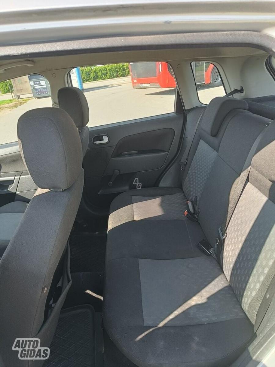 Pelēks Ford Fiesta 2004 Kauņa, ar dzinēja tilpumu 1.40 L un nobraukumu 256 tūkst. km par 1150 €, foto 12 vietnē AUTOMOTO.COM.LV