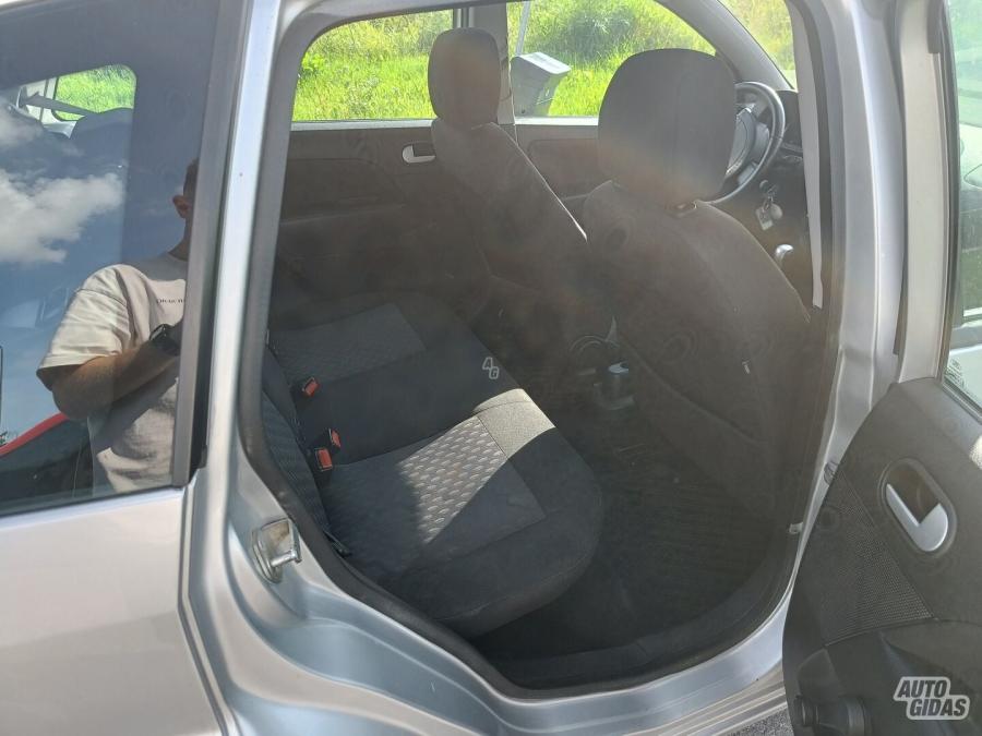 Pelēks Ford Fiesta 2004 Kauņa, ar dzinēja tilpumu 1.40 L un nobraukumu 256 tūkst. km par 1150 €, foto 15 vietnē AUTOMOTO.COM.LV