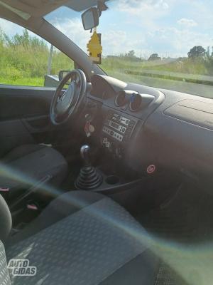 Pelēks Ford Fiesta 2004 Kauņa, ar dzinēja tilpumu 1.40 L un nobraukumu 256 tūkst. km par 1150 €, foto 16 vietnē AUTOMOTO.COM.LV