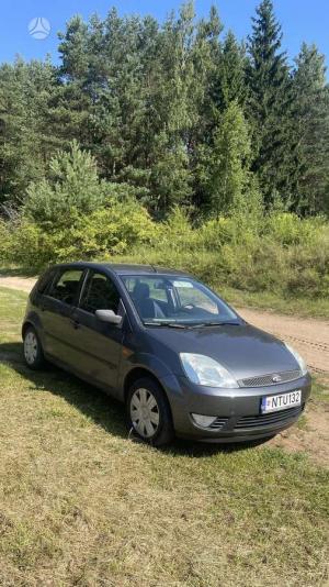 Pelēks Ford Fiesta 2004 Viļņa, ar dzinēja tilpumu 1.39 L un nobraukumu 220 tūkst. km par 550 €, foto 3 vietnē AUTOMOTO.COM.LV