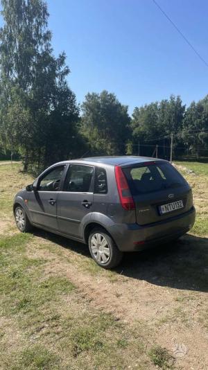 Pelēks Ford Fiesta 2004 Viļņa, ar dzinēja tilpumu 1.39 L un nobraukumu 220 tūkst. km par 550 €, foto 5 vietnē AUTOMOTO.COM.LV