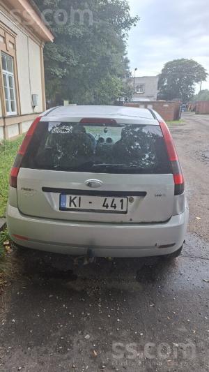 Pelēks Ford Fiesta 2004 Liepāja, ar dzinēja tilpumu 1.40 L un nobraukumu 327 tūkst. km par 600 €, foto 4 vietnē AUTOMOTO.COM.LV