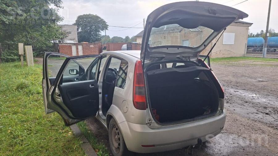 Pelēks Ford Fiesta 2004 Liepāja, ar dzinēja tilpumu 1.40 L un nobraukumu 327 tūkst. km par 600 €, foto 7 vietnē AUTOMOTO.COM.LV
