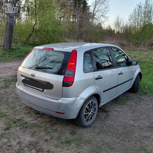 Grey Ford Fiesta 2005 in Pagegiai, with an engine capacity of 1.40 L and mileage of 221 thousand km for 500 €, photo 2 on AUTOMOTO.COM.LV