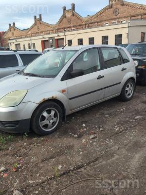Pelēks Ford Fiesta 2005 Rīga, ar dzinēja tilpumu 1.30 L un nobraukumu 295 tūkst. km par 499 €, foto 3 vietnē AUTOMOTO.COM.LV