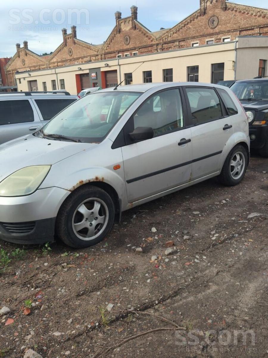 Pelēks Ford Fiesta 2005 Rīga, ar dzinēja tilpumu 1.30 L un nobraukumu 295 tūkst. km par 499 €, foto 3 vietnē AUTOMOTO.COM.LV