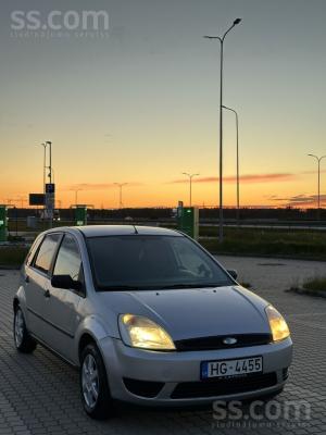 Grey Ford Fiesta 2005 in Riga, with an engine capacity of 1.60 L and mileage of 211 thousand km for 500 €, photo  on AUTOMOTO.COM.LV