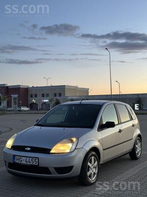 Grey Ford Fiesta 2005 in Riga, with an engine capacity of 1.60 L and mileage of 211 thousand km for 500 €, photo 3 on AUTOMOTO.COM.LV