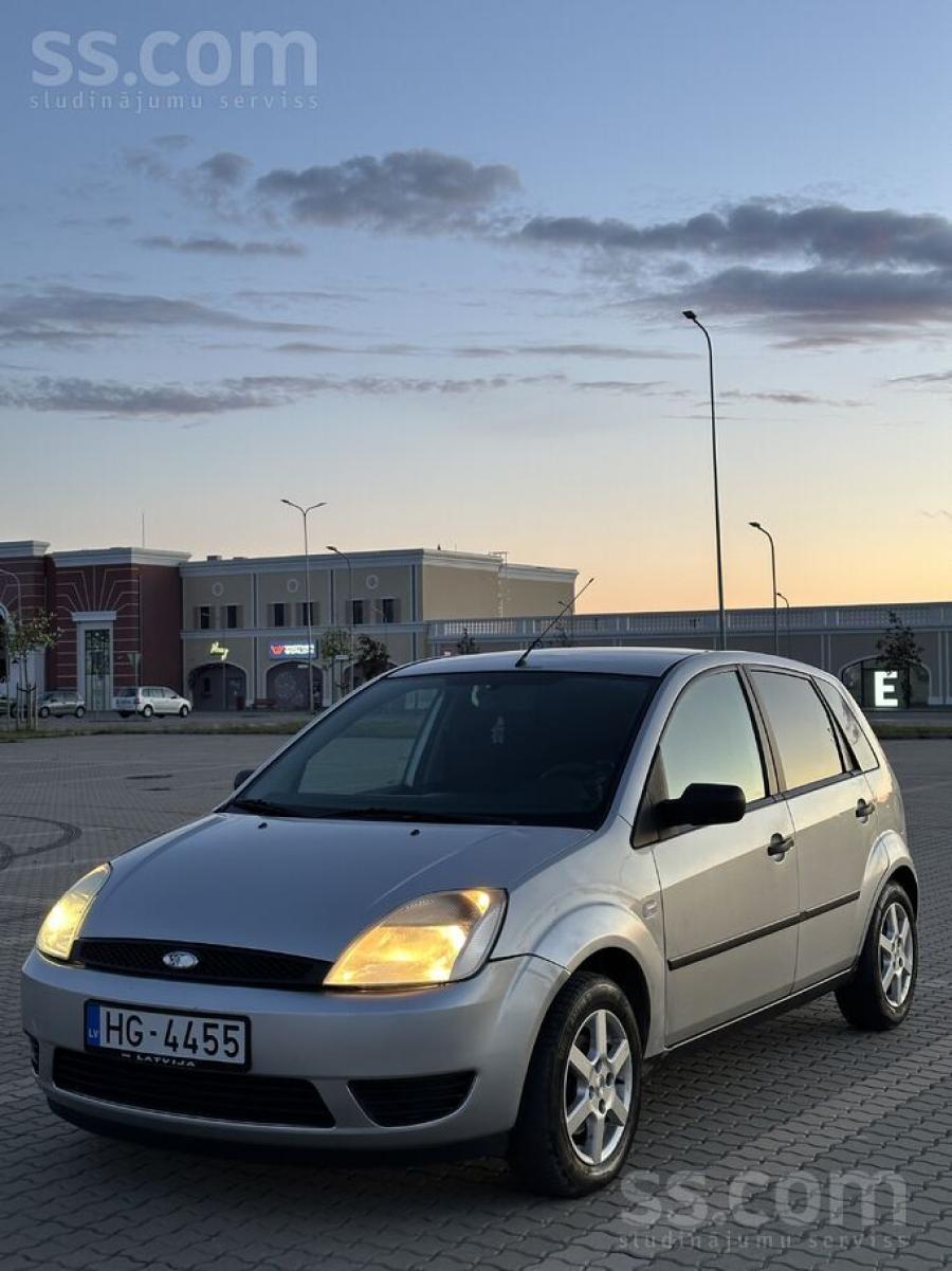 Grey Ford Fiesta 2005 in Riga, with an engine capacity of 1.60 L and mileage of 211 thousand km for 500 €, photo 3 on AUTOMOTO.COM.LV