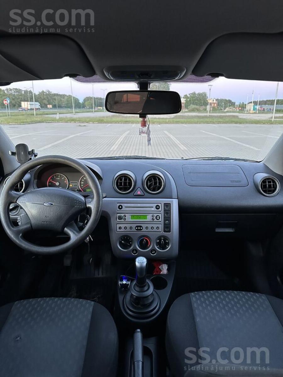 Grey Ford Fiesta 2005 in Riga, with an engine capacity of 1.60 L and mileage of 211 thousand km for 500 €, photo 8 on AUTOMOTO.COM.LV