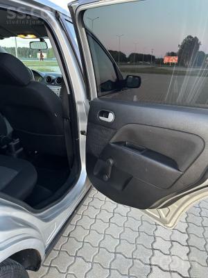 Grey Ford Fiesta 2005 in Riga, with an engine capacity of 1.60 L and mileage of 211 thousand km for 500 €, photo 19 on AUTOMOTO.COM.LV