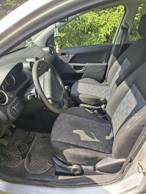 Grey Ford Fiesta 2005 in Anyksciai, with an engine capacity of 1.40 L and mileage of 300 thousand km for 500 €, photo 5 on AUTOMOTO.COM.LV
