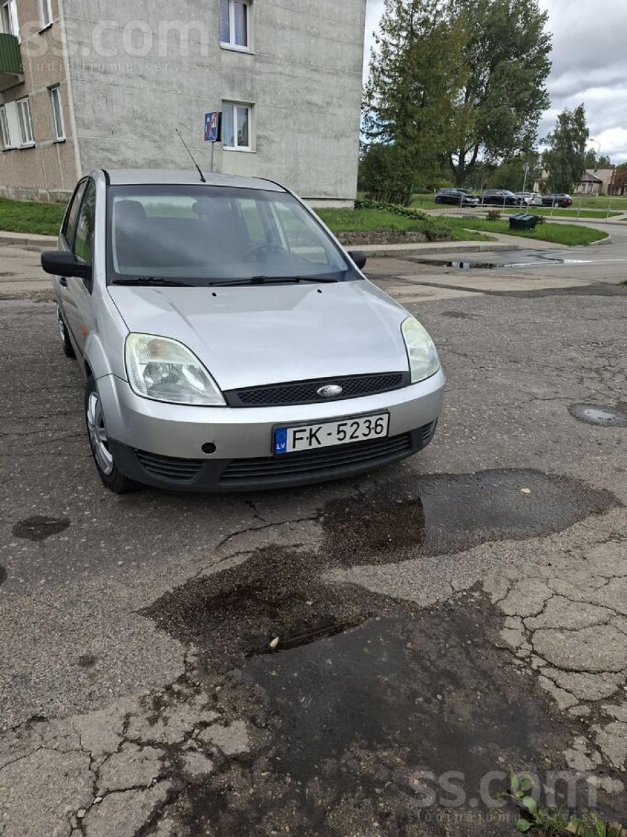 Grey Ford Fiesta 2005 in Aizkraukle, with an engine capacity of 1.30 L and mileage of 162 thousand km for 1150 €, photo 1 on AUTOMOTO.COM.LV